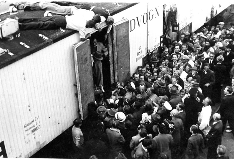B90813_Køduddeling, besættelsen 2-7-1944.tif | | FotoWeb 8.0